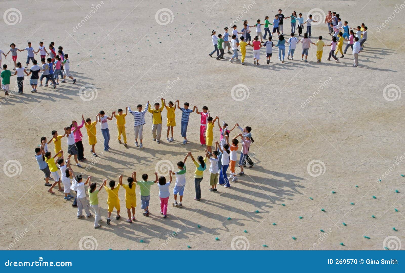 Ballare dei bambini fotografia stock. Immagine di festa - 269570