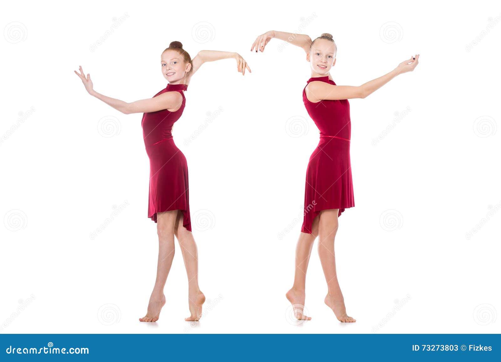 Ballare di due adolescenti immagine stock. Immagine di amico - 73273803