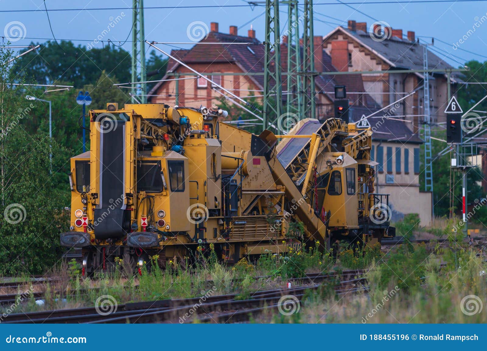 A Ballast Cleaning Machine is a Machine for Cleaning the Ballast of a ...