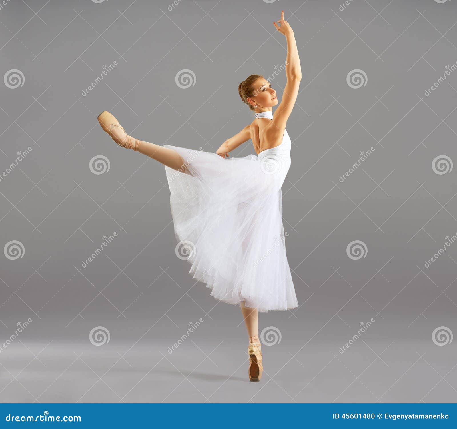 Ballerine Dans La Danse Classique De Pose De Ballet Photo stock - Image ...