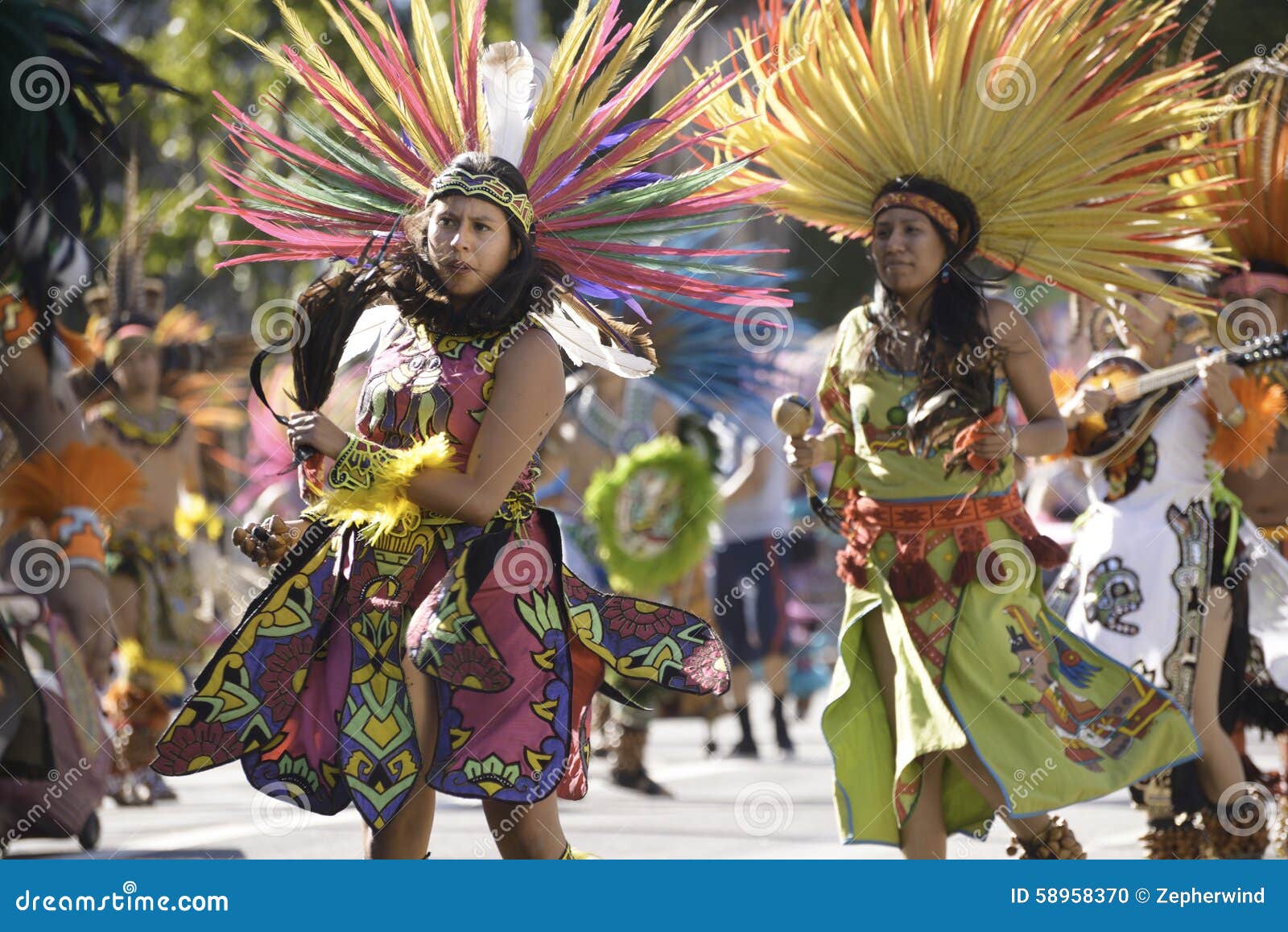 Ballerini aztechi immagine editoriale. Immagine di centro - 58958370