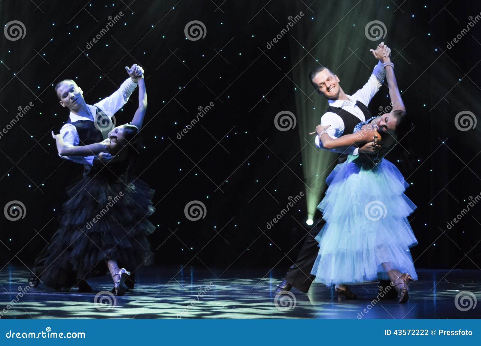 Ballerini del valzer fotografia editoriale. Immagine di vestito - 43572222