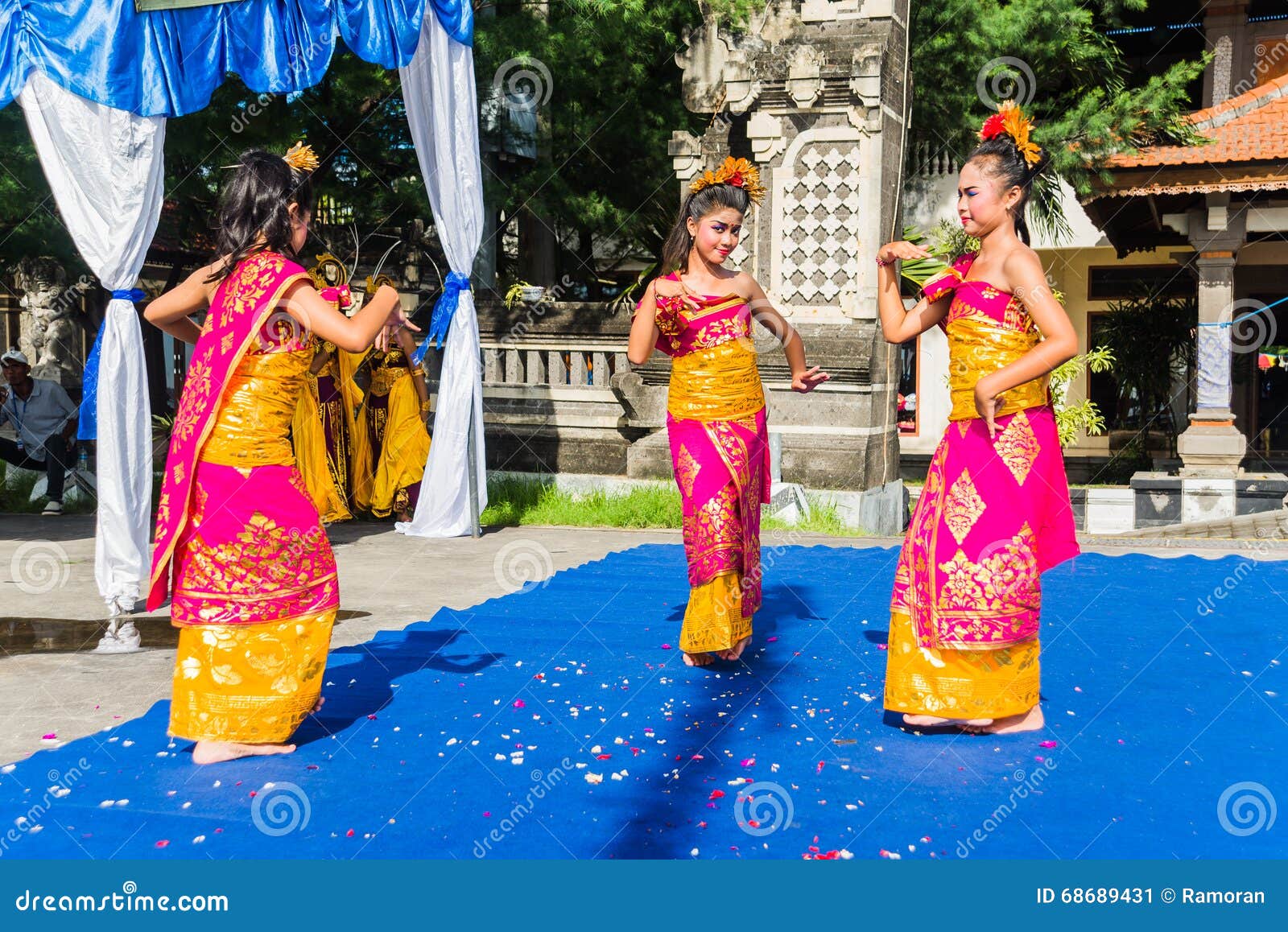 Ballerini indonesiani fotografia editoriale. Immagine di porta - 68689431