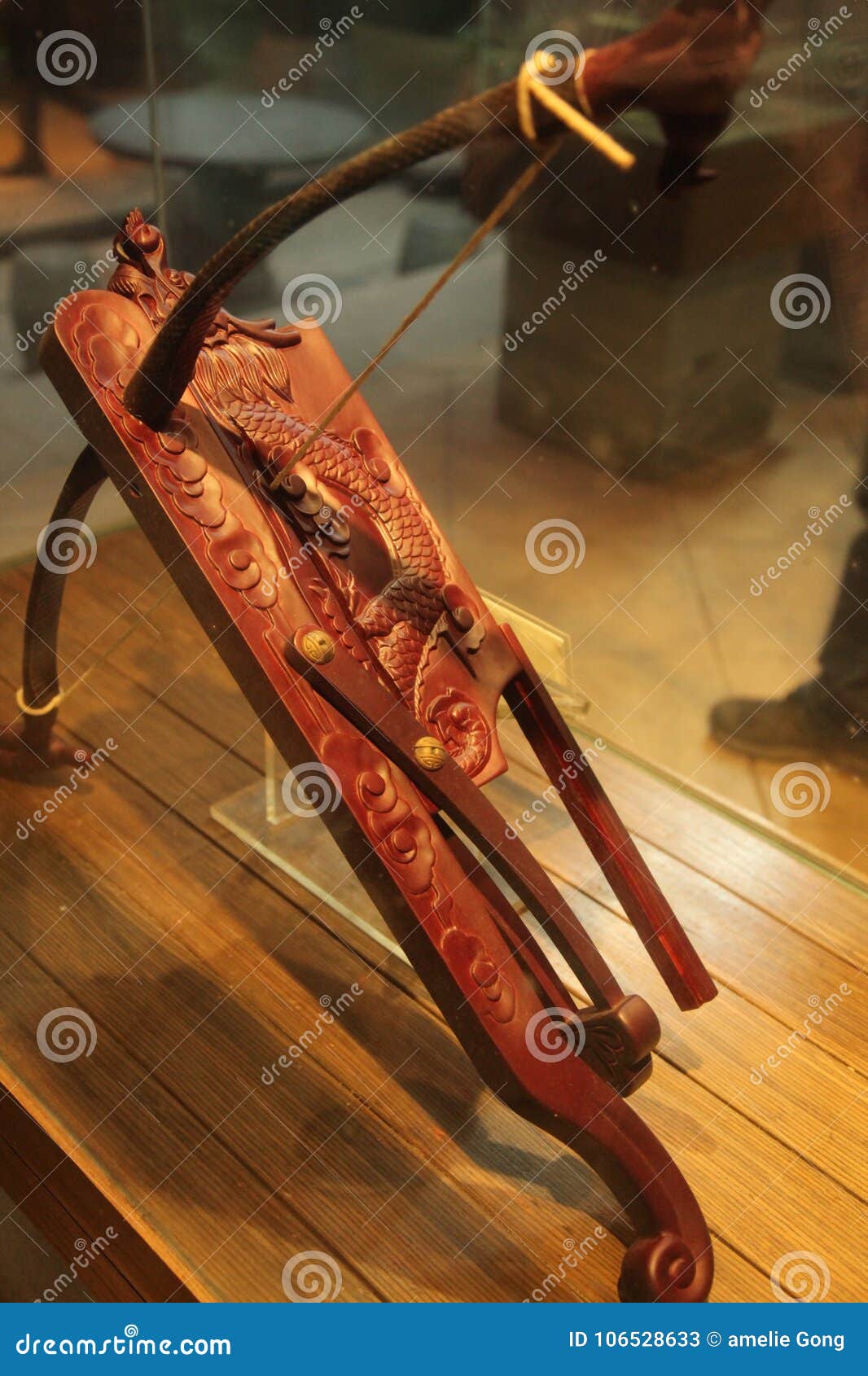 Ballesta de madera foto de archivo editorial. Imagen de madera - 106528633