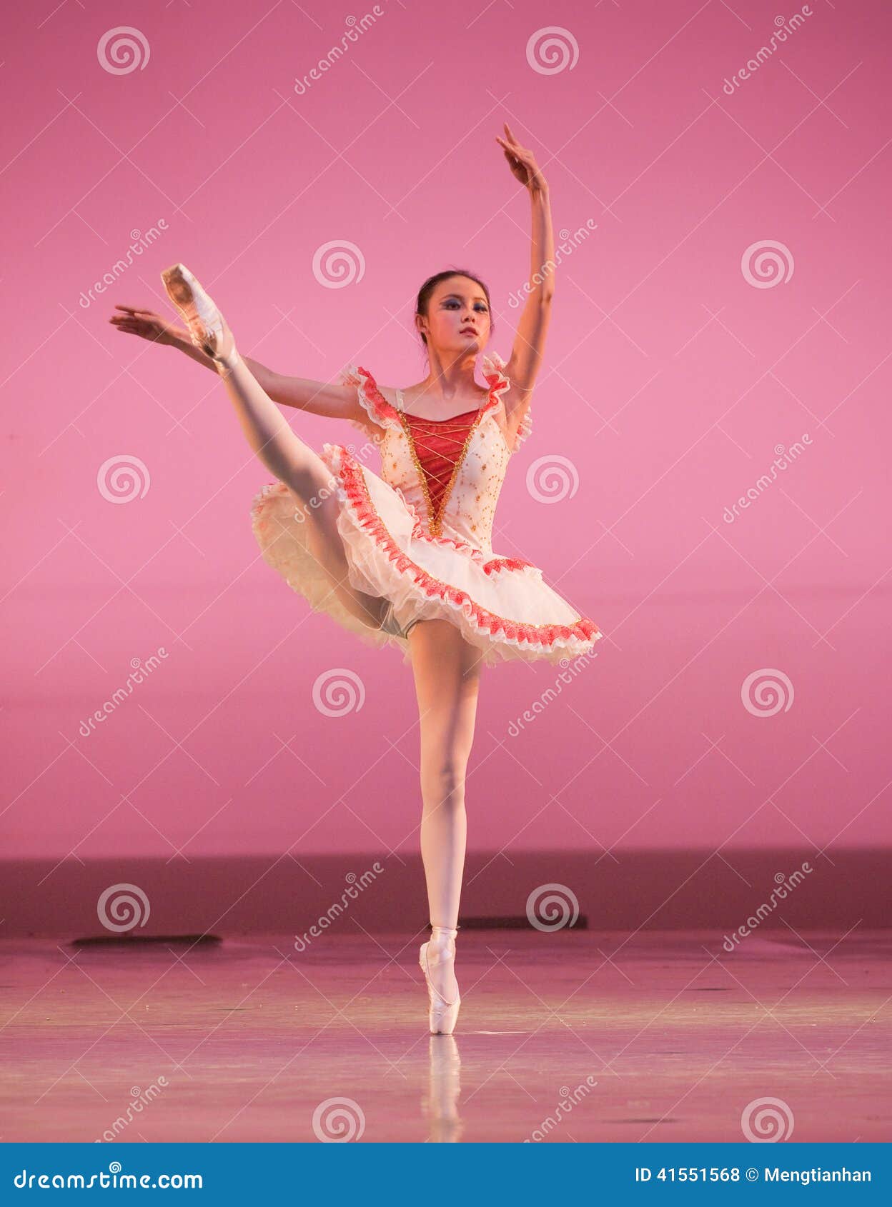 Ballet classique photo stock éditorial. Image du fille - 41551568