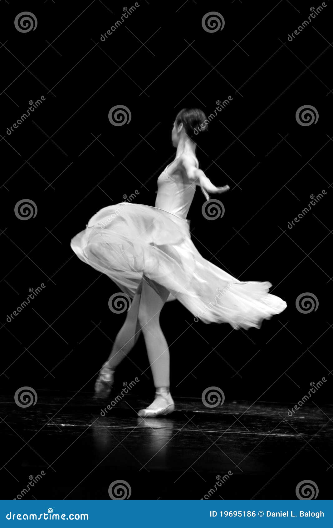 Ballet Dancer editorial photo. Image of piruette, spinning - 19695186