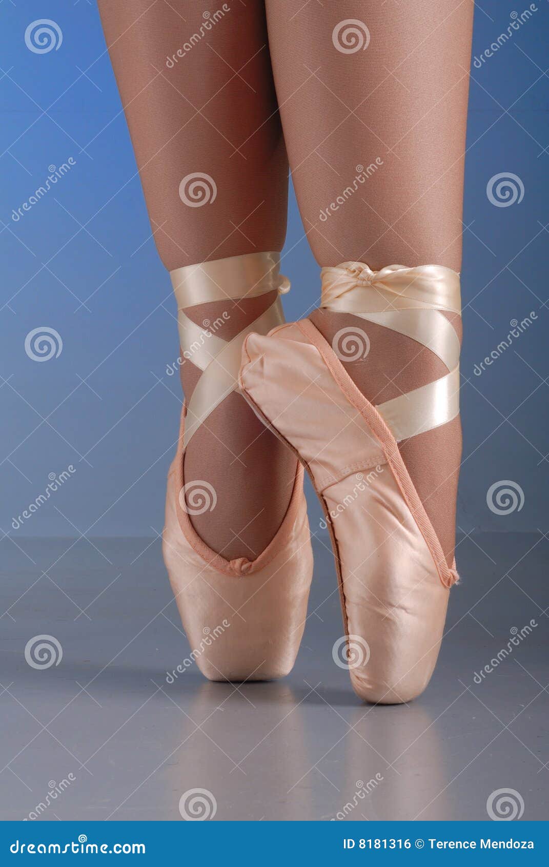 Ballet Dancer Feet on Pointes Stock Photo - Image of performing, pink ...