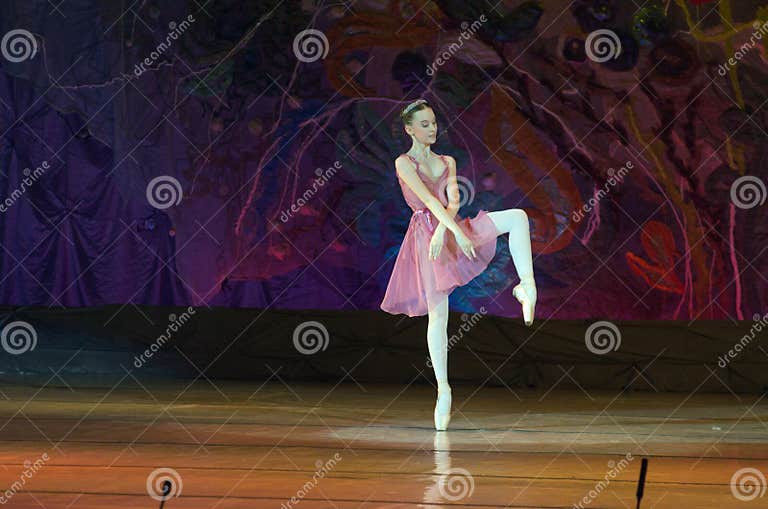 Ballet del cuento fotografía editorial. Imagen de arte - 84732427