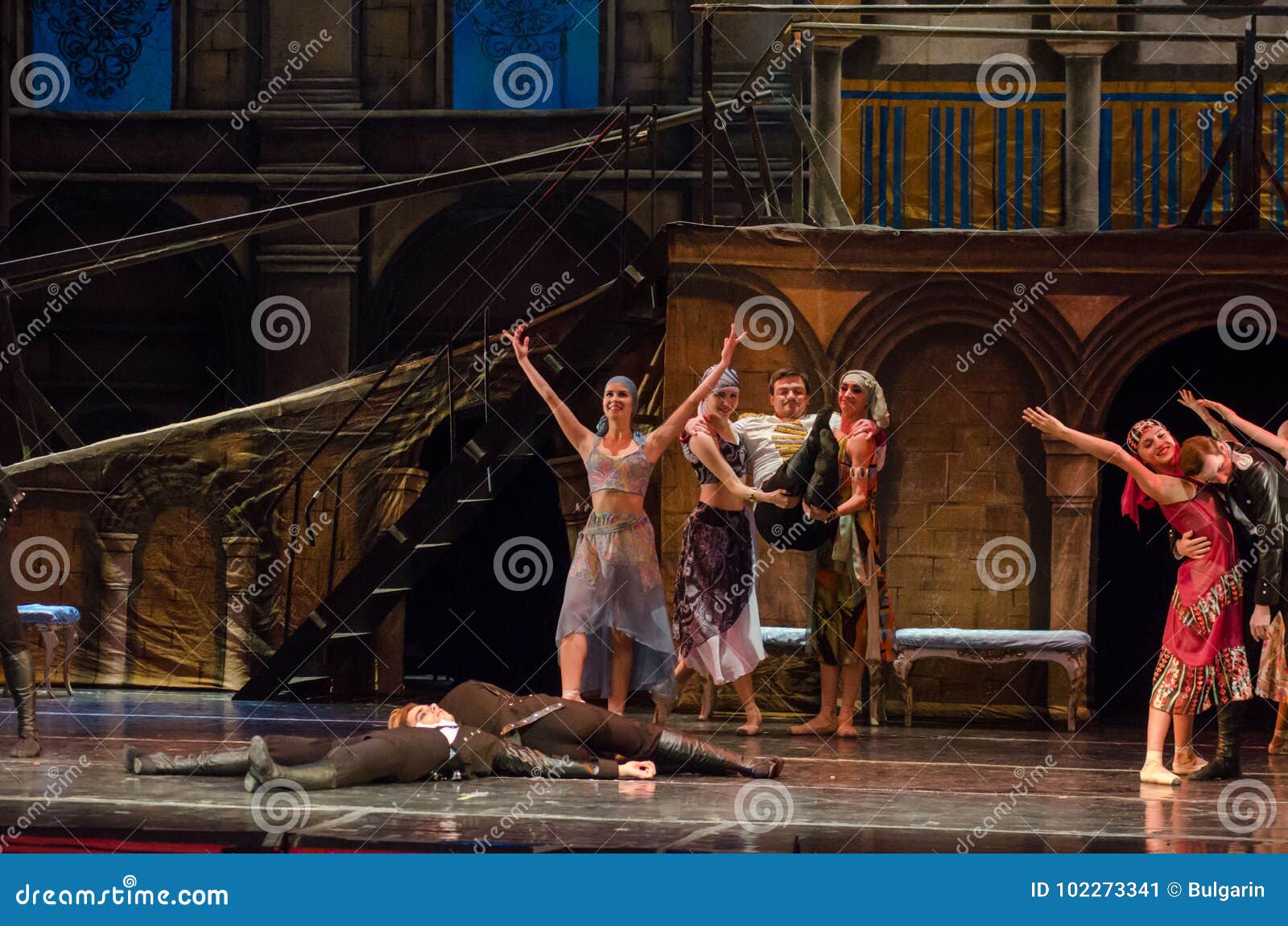 Ballet Moderno Carmen Y Jose Foto editorial - Imagen de agraciado ...