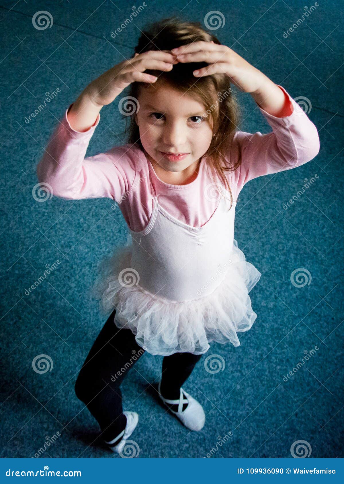 Ballet pose girl stock photo. Image of view, light, play - 109936090