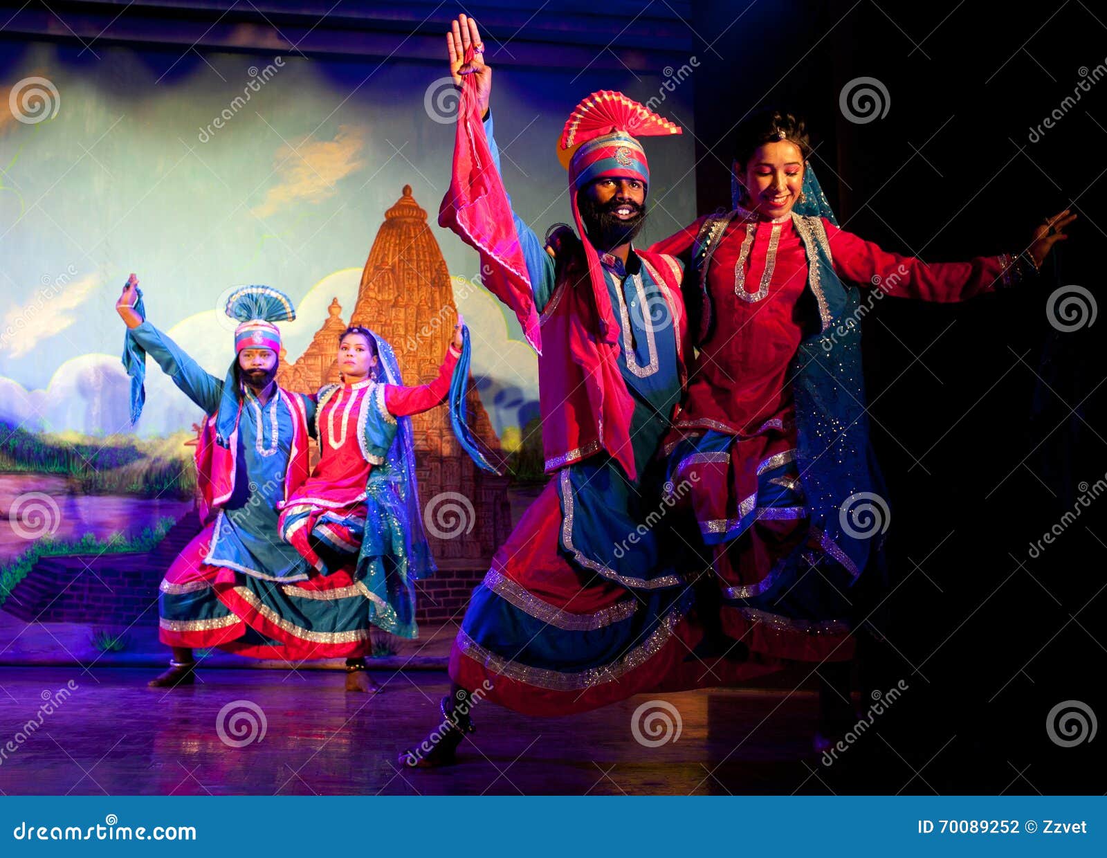 Ballo indiano tradizionale fotografia editoriale. Immagine di indiano ...