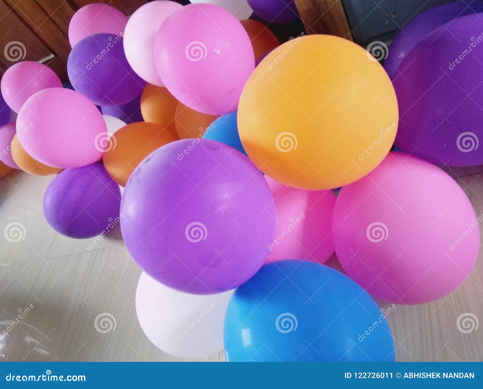 Ballone stockbild. Bild von lebhaft, bunt, ballone - 122726011