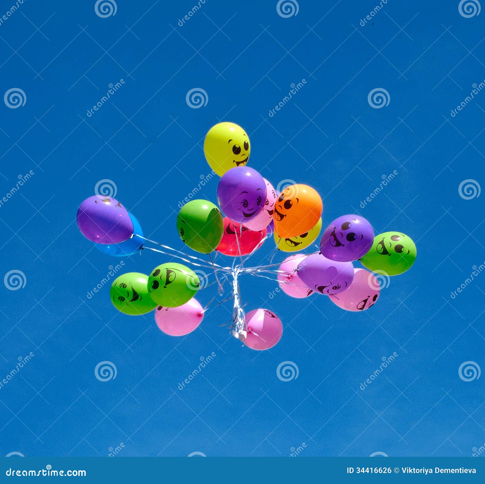 Ballone Auf Dem Blauen Himmel Stockfoto - Bild von geburtstag, ballon ...