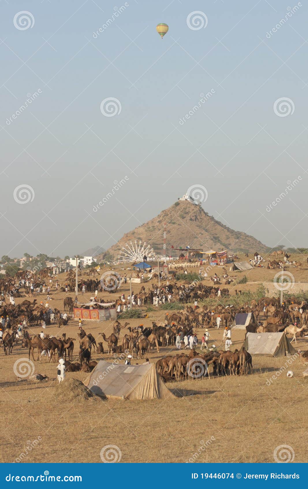 Balloon Over Pushkar editorial stock image. Image of pushkar - 19446074