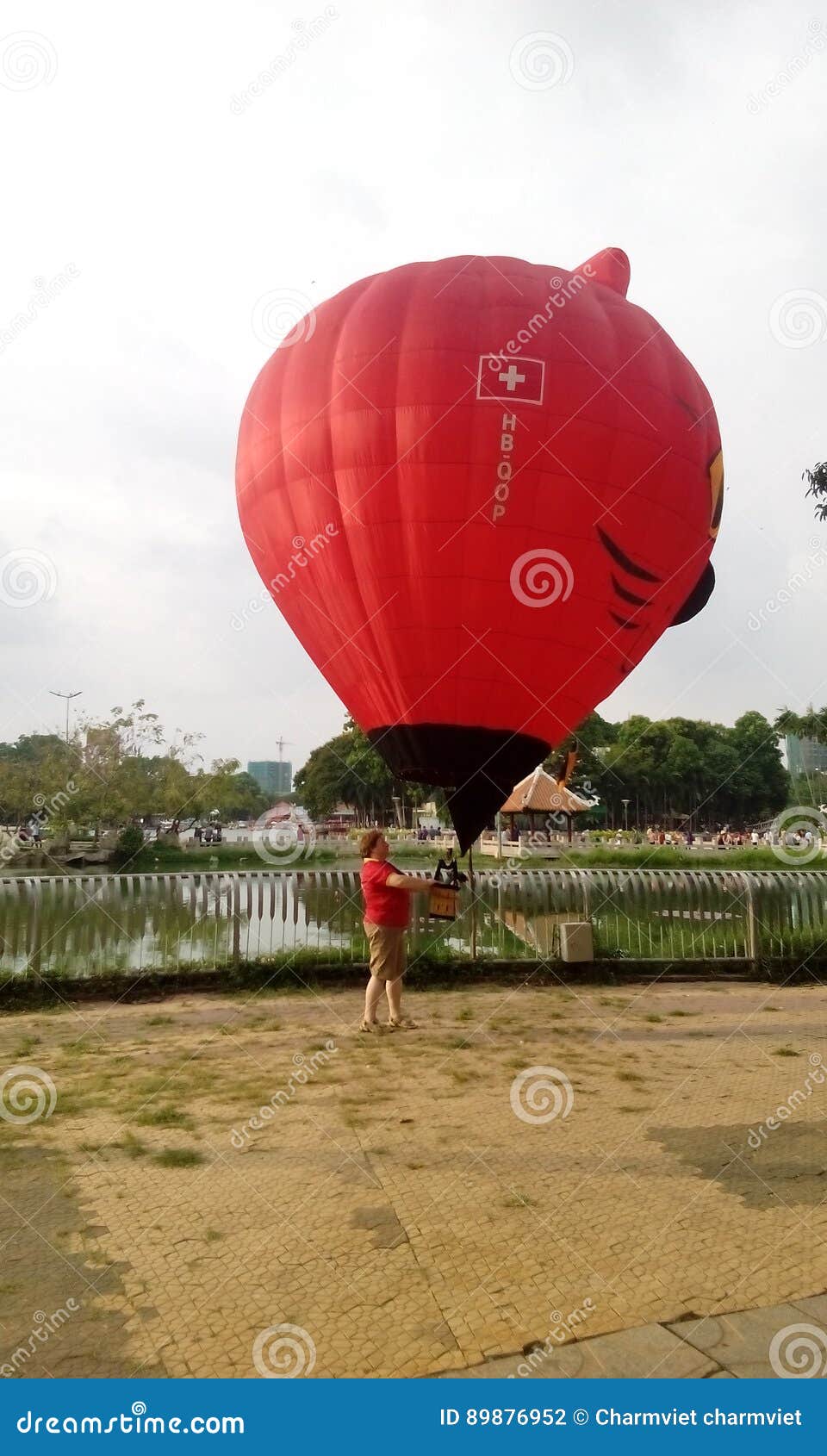 Balloon editorial photography. Image of holiday, park - 89876952