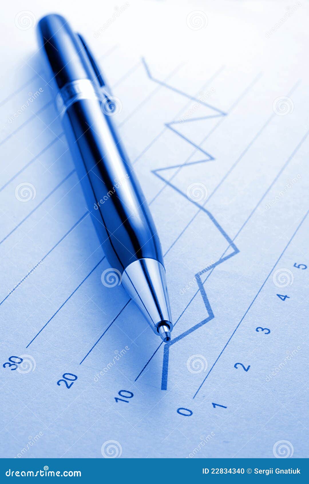 Ballpointfeder Und -diagramm Stockfoto - Bild von papier, schwerpunkt ...