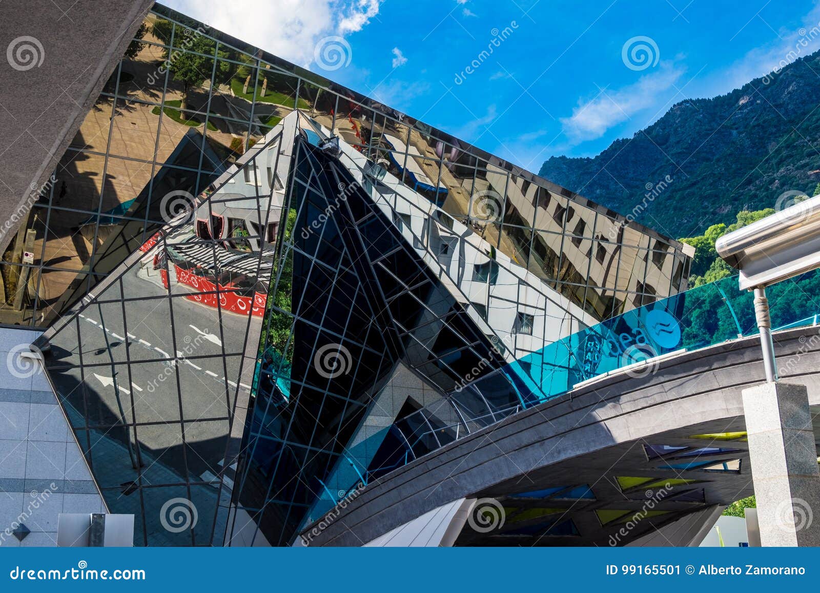 Balneary termal de Caldea foto editorial. Imagen de moderno - 99165501