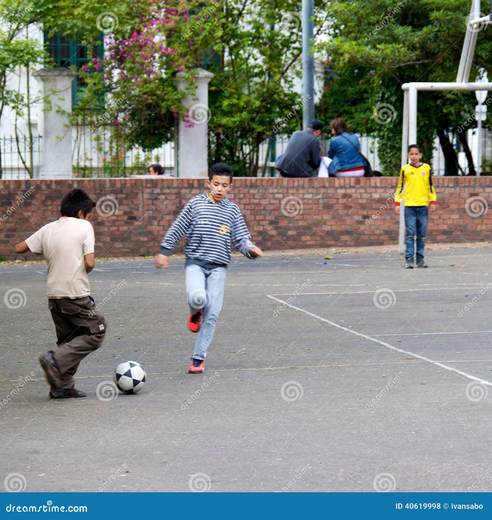 BALOMPIÉ (3) foto de archivo editorial. Imagen de gueto - 40619998