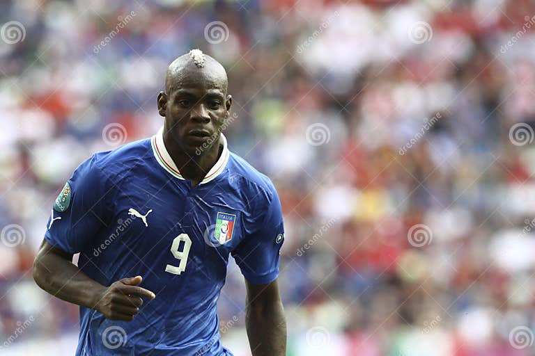 Balotelli editorial photography. Image of heads, sport - 29484207