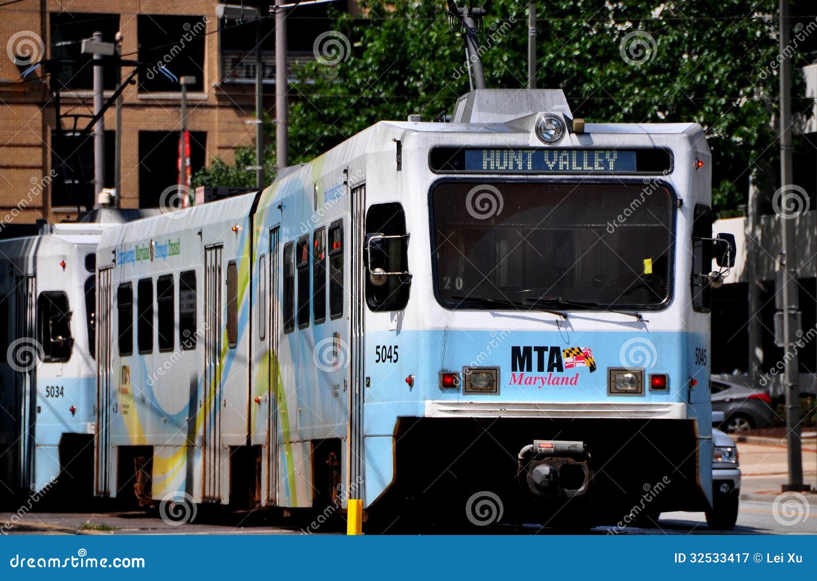 Baltimore, M.D.: Lichte Het Spoortrein Van MTA Redactionele Fotografie ...