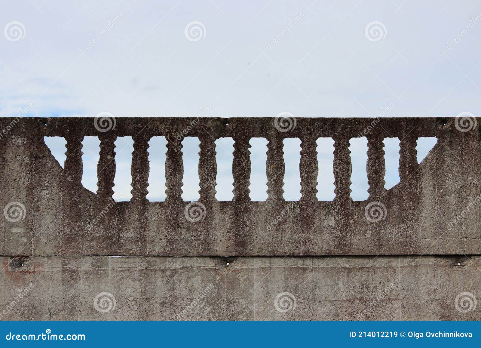 Balustro Branco De Pedra Com Fundo Azul. Imagem de Stock - Imagem de ...