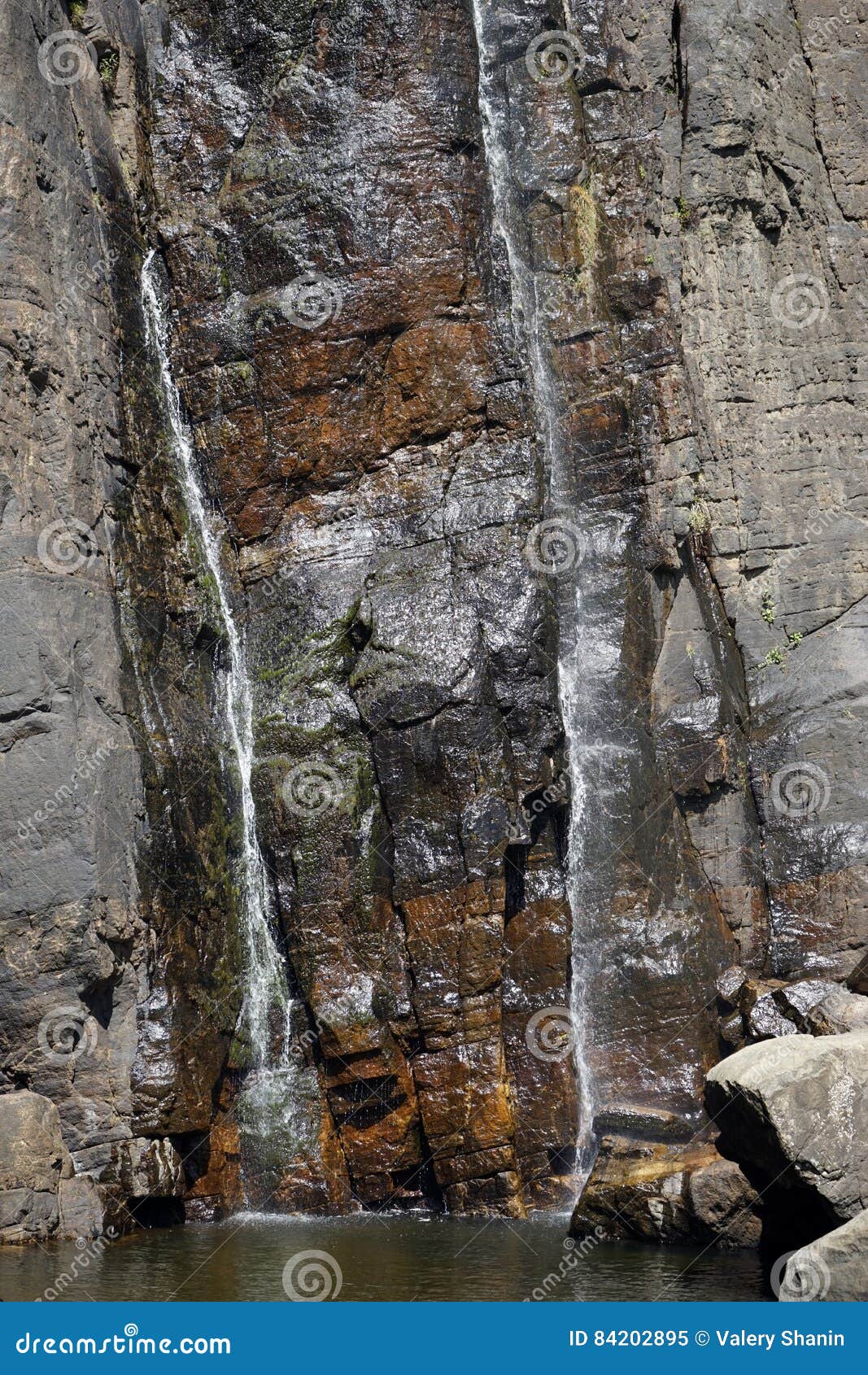 Bambara Kanda Waterfall Is The Tallest Water Fall In Sri Lan Royalty ...