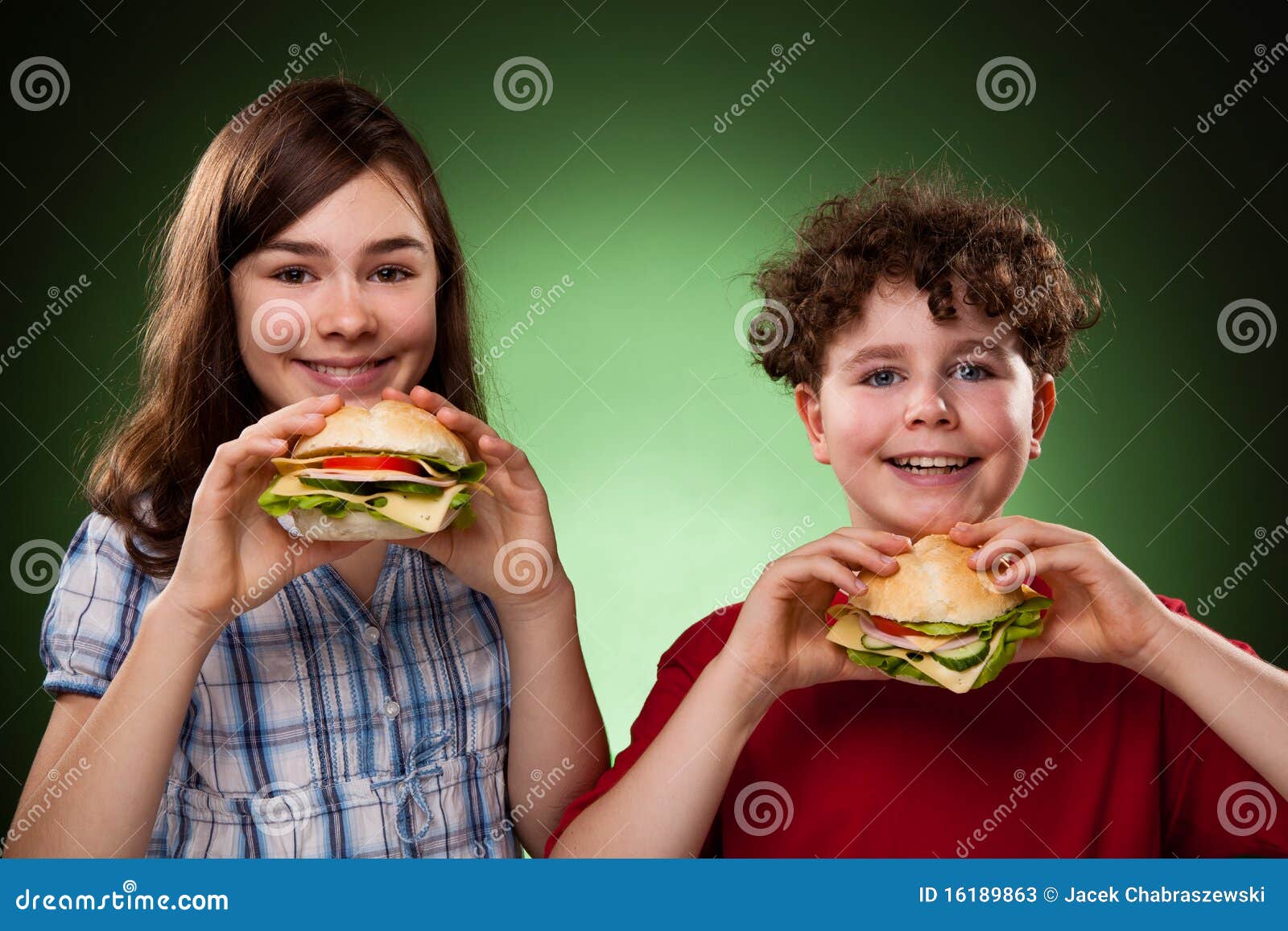 Bambini Che Mangiano I Panini Sani Immagine Stock - Immagine di dieta ...