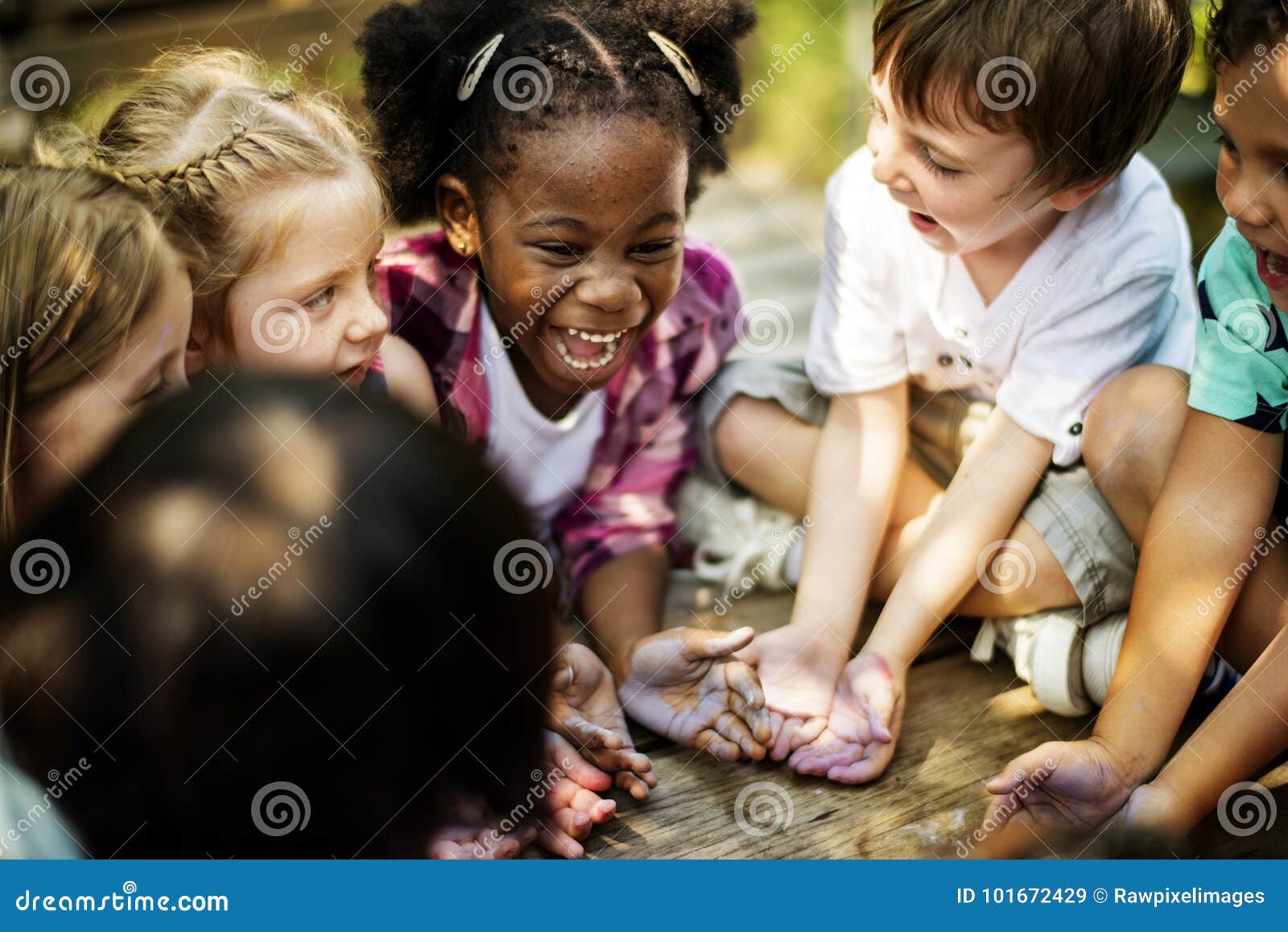 Bambini Che Si Divertono Insieme Immagine Stock - Immagine di casuale ...