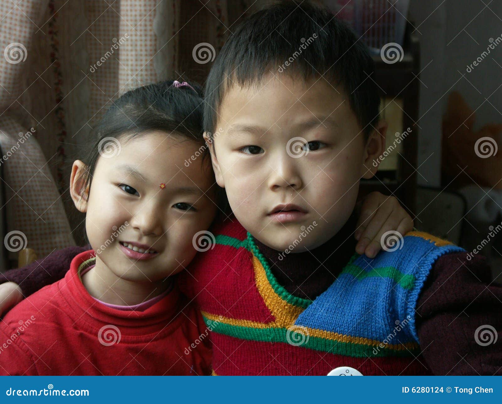 Bambini cinesi fotografia stock. Immagine di mangi, consumo - 6280124