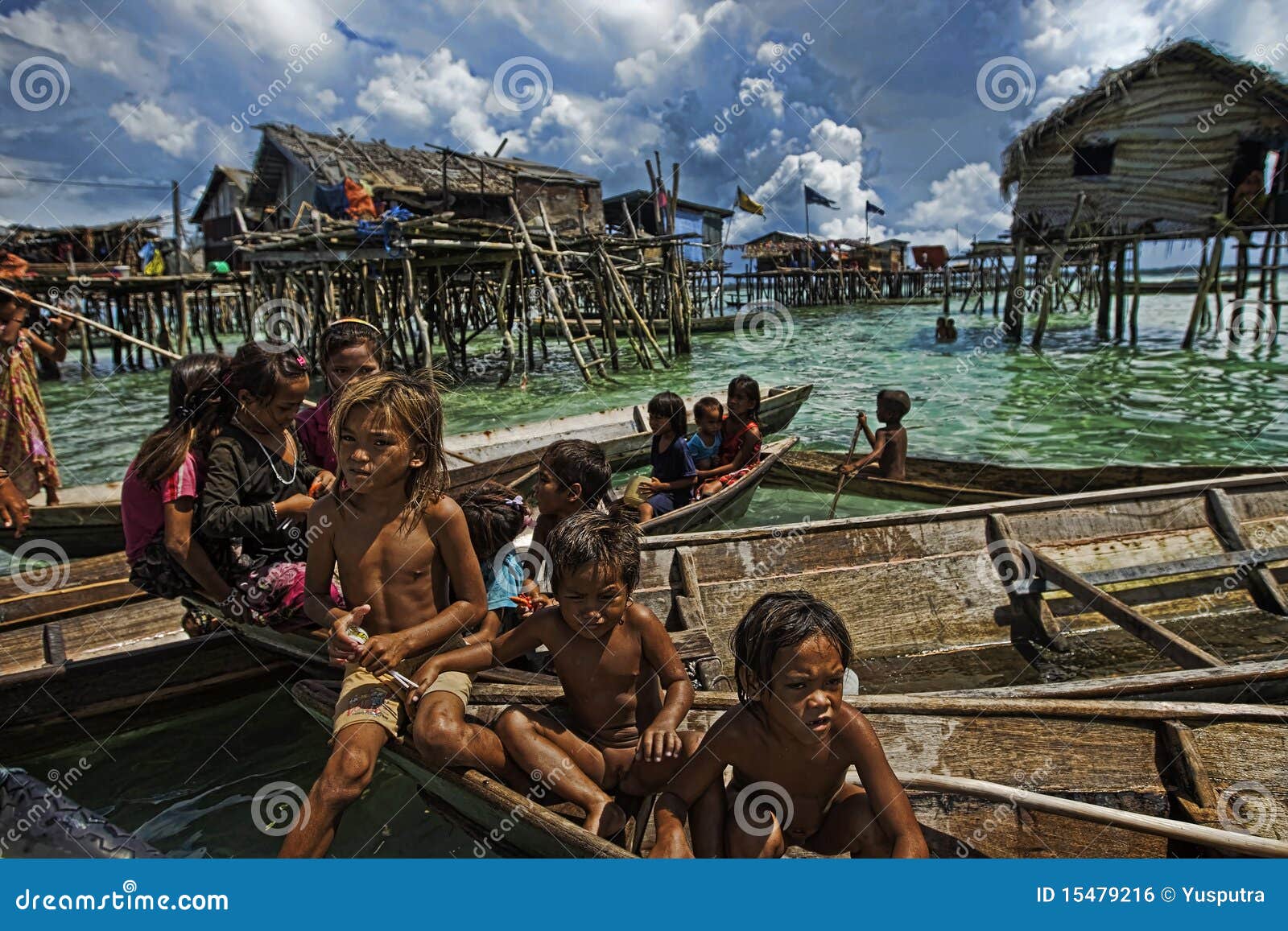 Bambini Degli Zingari Del Mare in Sabah, Malesia Fotografia Editoriale ...