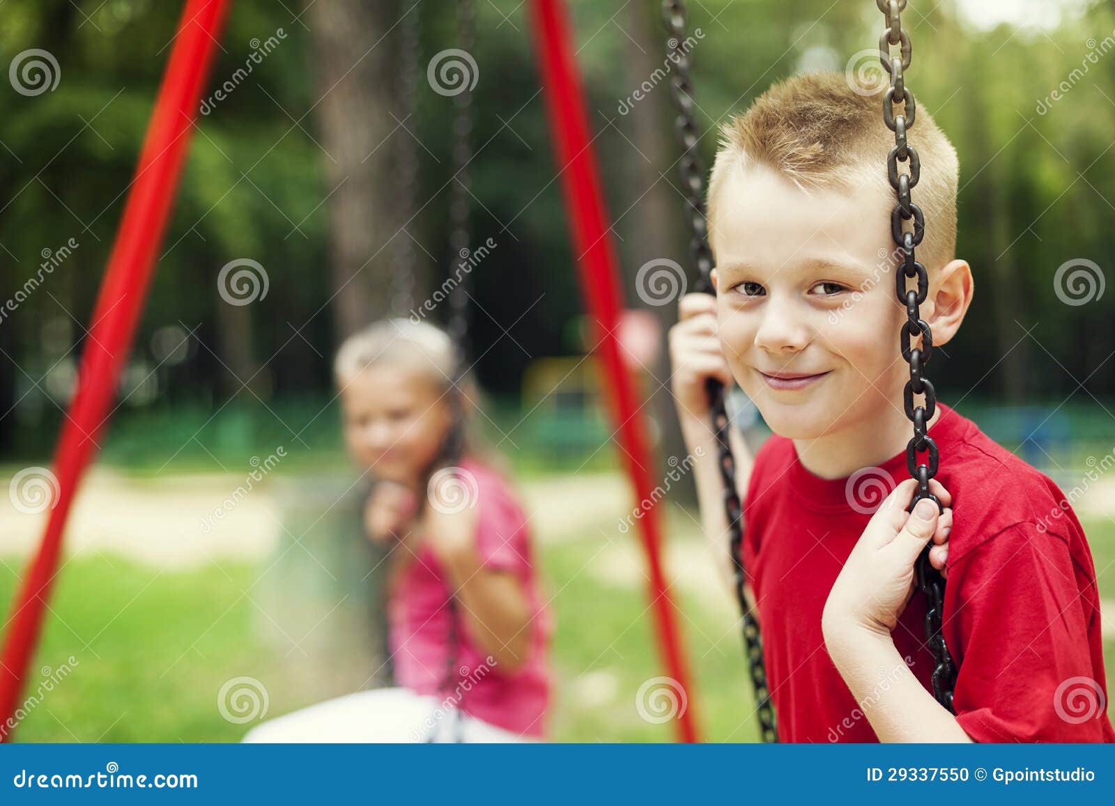 Bambini felici fotografia stock. Immagine di attività - 29337550