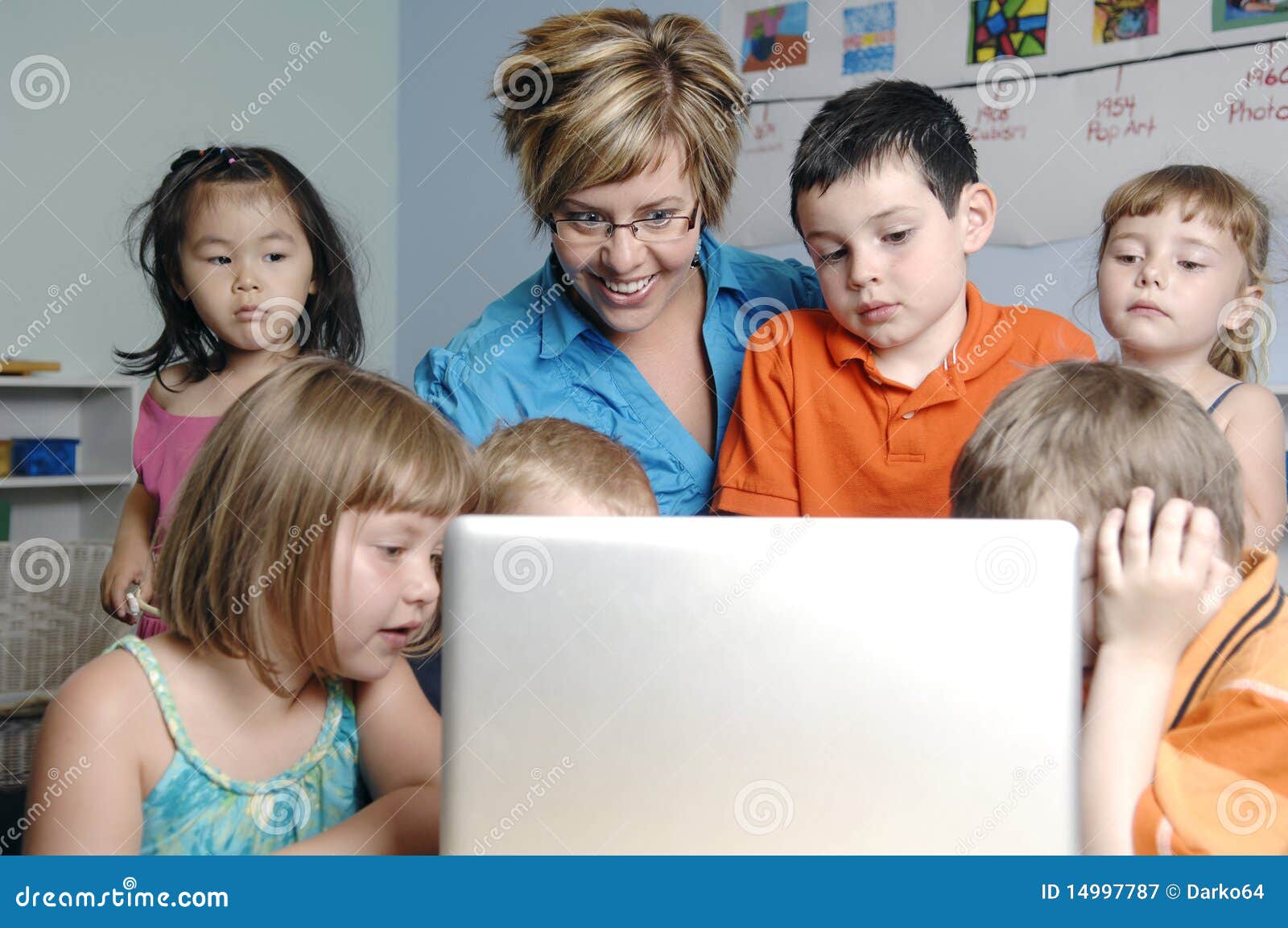 Bambini prescolari immagine stock. Immagine di geografia - 14997787