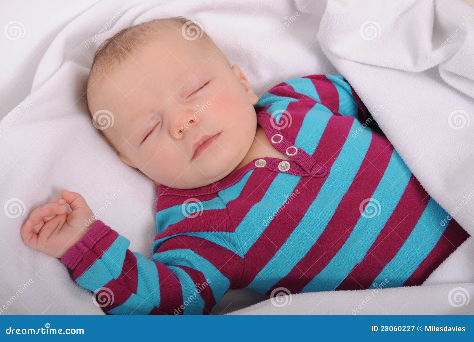 Bambino addormentato immagine stock. Immagine di carino - 28060227