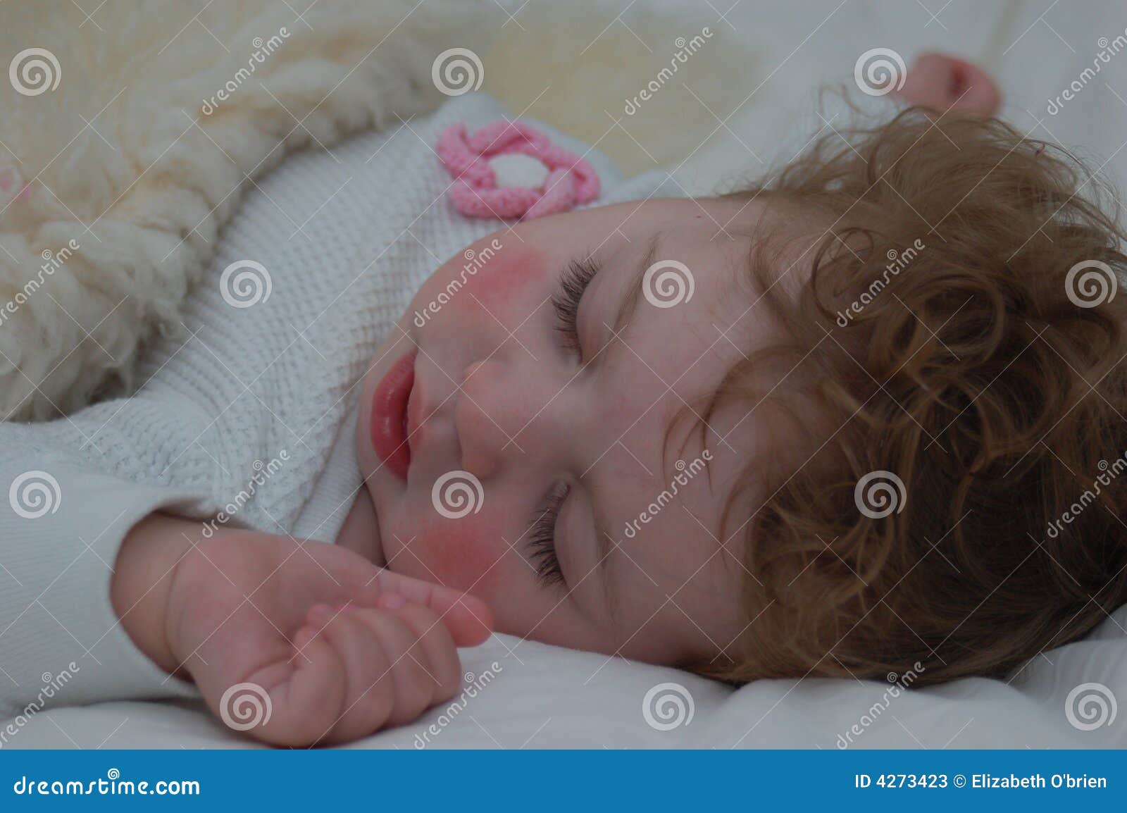 Bambino addormentato immagine stock. Immagine di bianco - 4273423