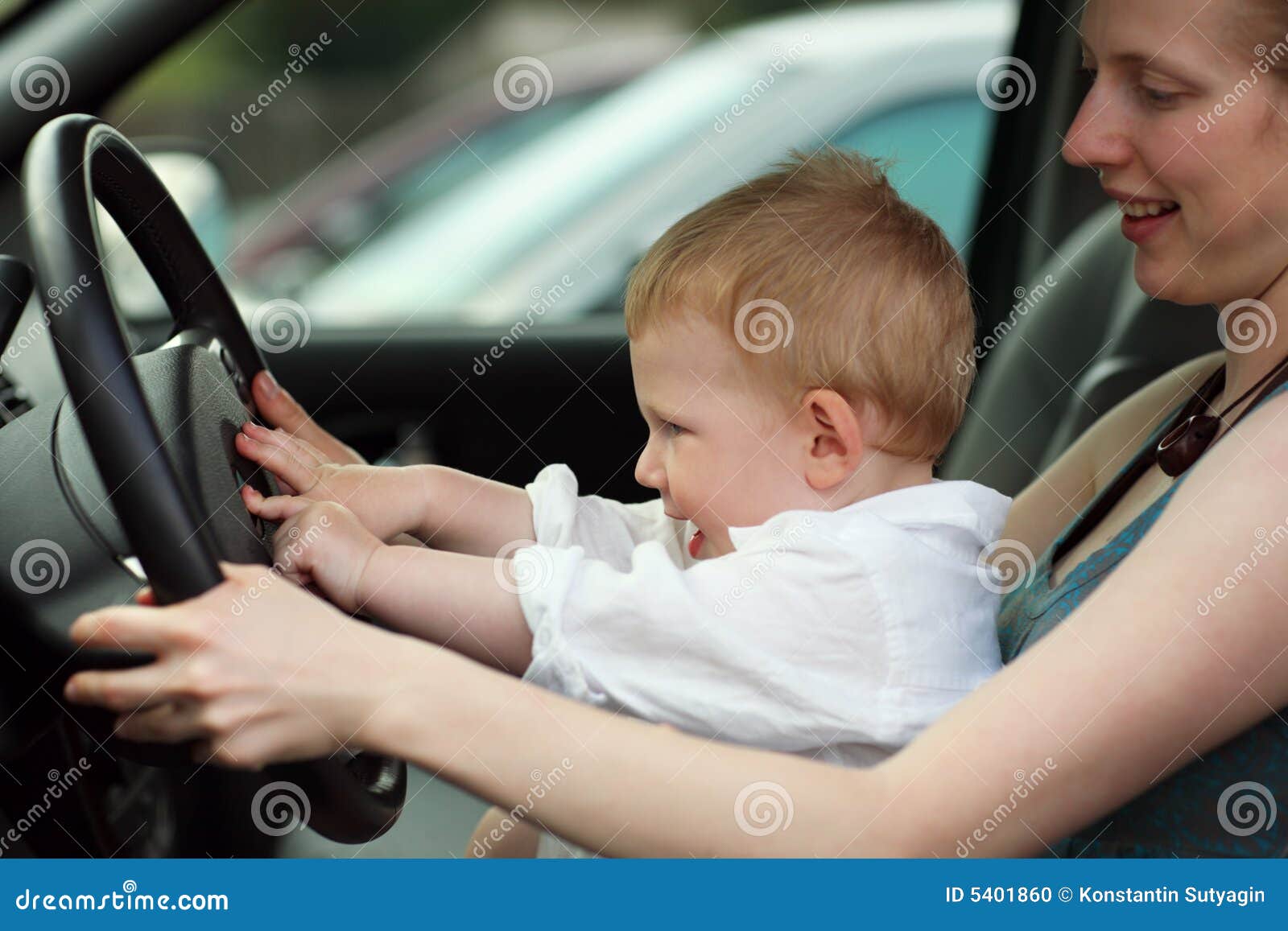 Bambino Che Conduce Automobile Fotografia Stock - Immagine di ...