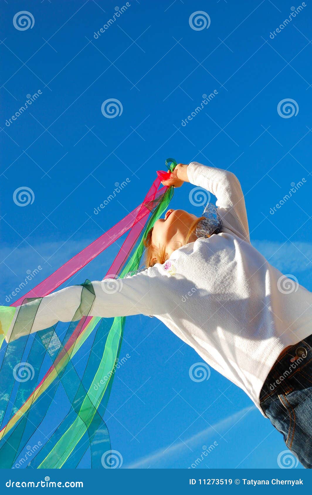 Bambino Che Gioca Con I Nastri Immagine Stock - Immagine di copia ...