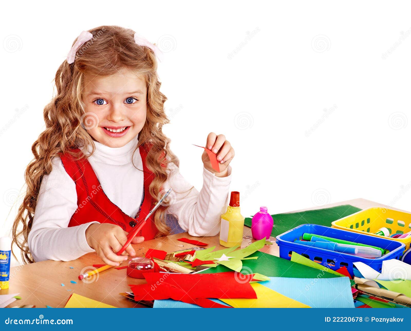 Bambino Con Le Forbici E La Colla. Fotografia Stock - Immagine di rosso ...