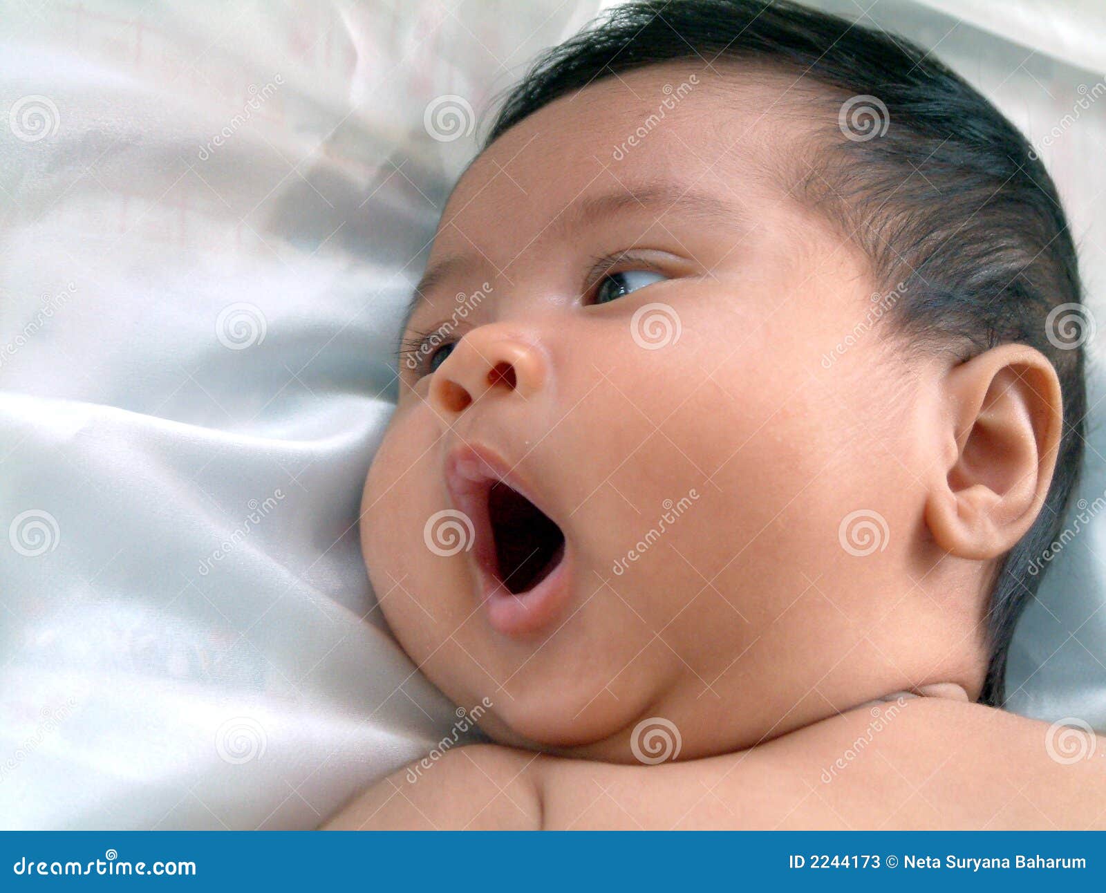 Bambino Di Sbadiglio Immagine. Immagine: 2244173