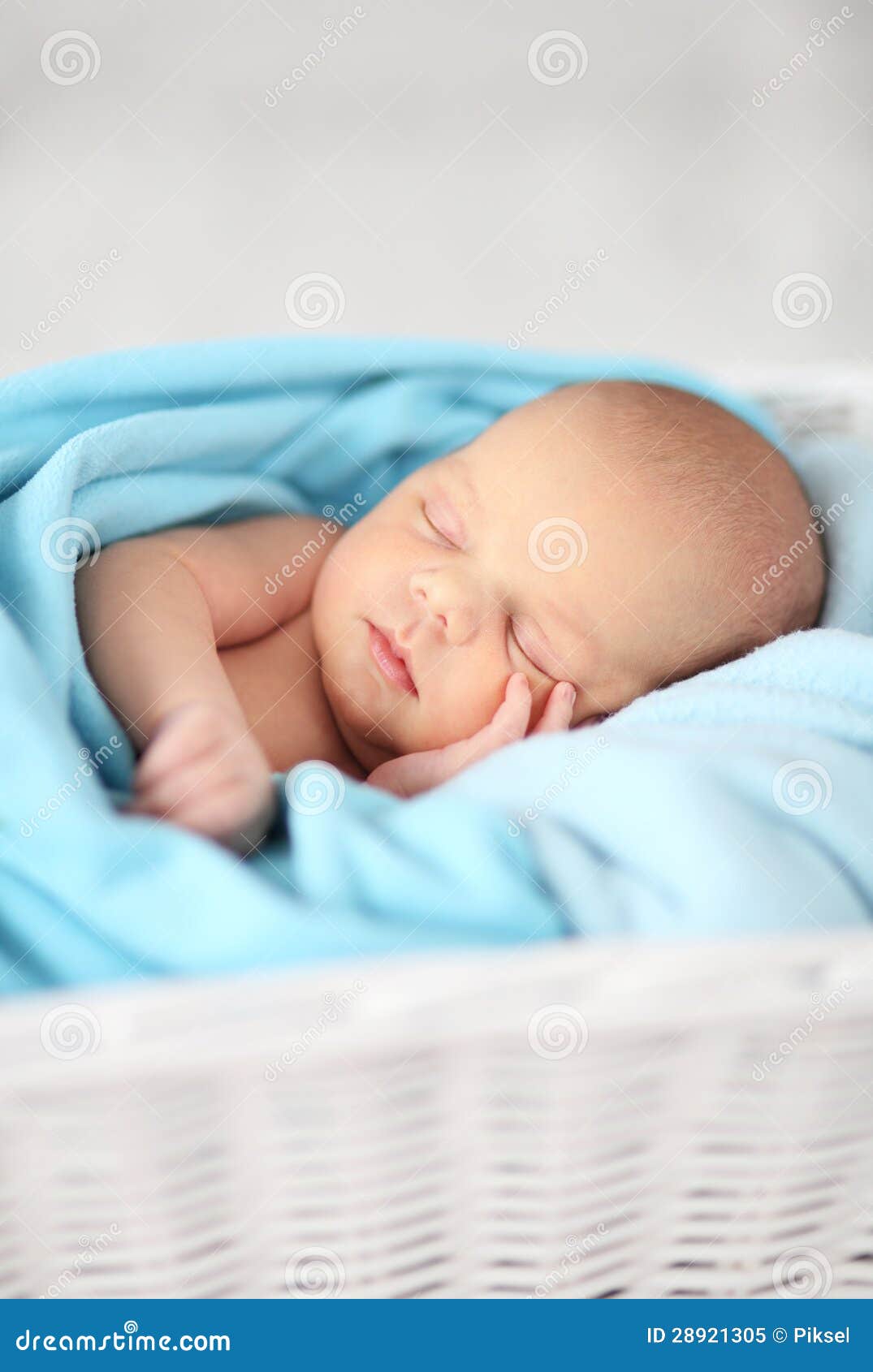 Bambino neonato immagine stock. Immagine di bello, puericultura - 28921305
