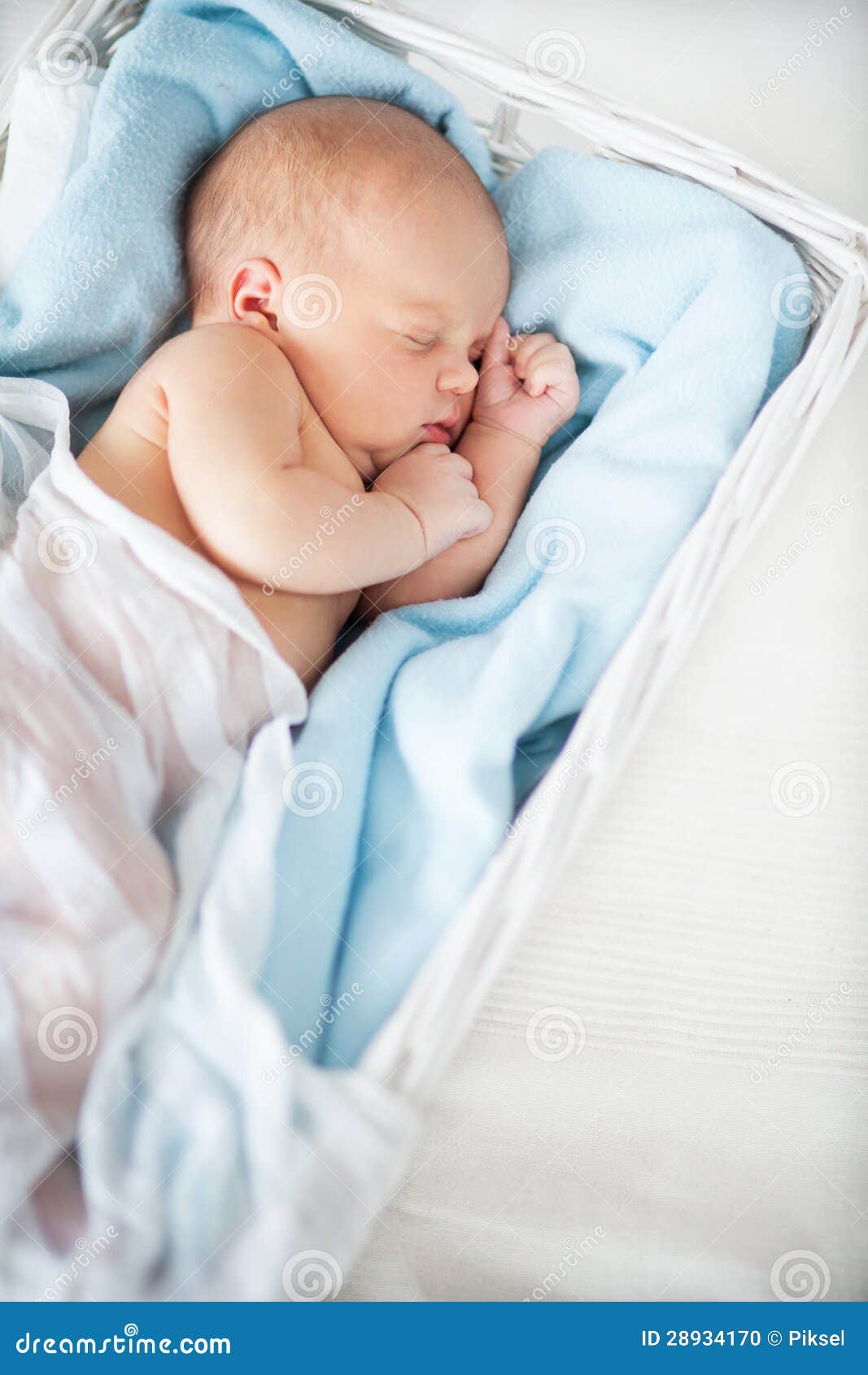 Bambino neonato fotografia stock. Immagine di puericultura - 28934170