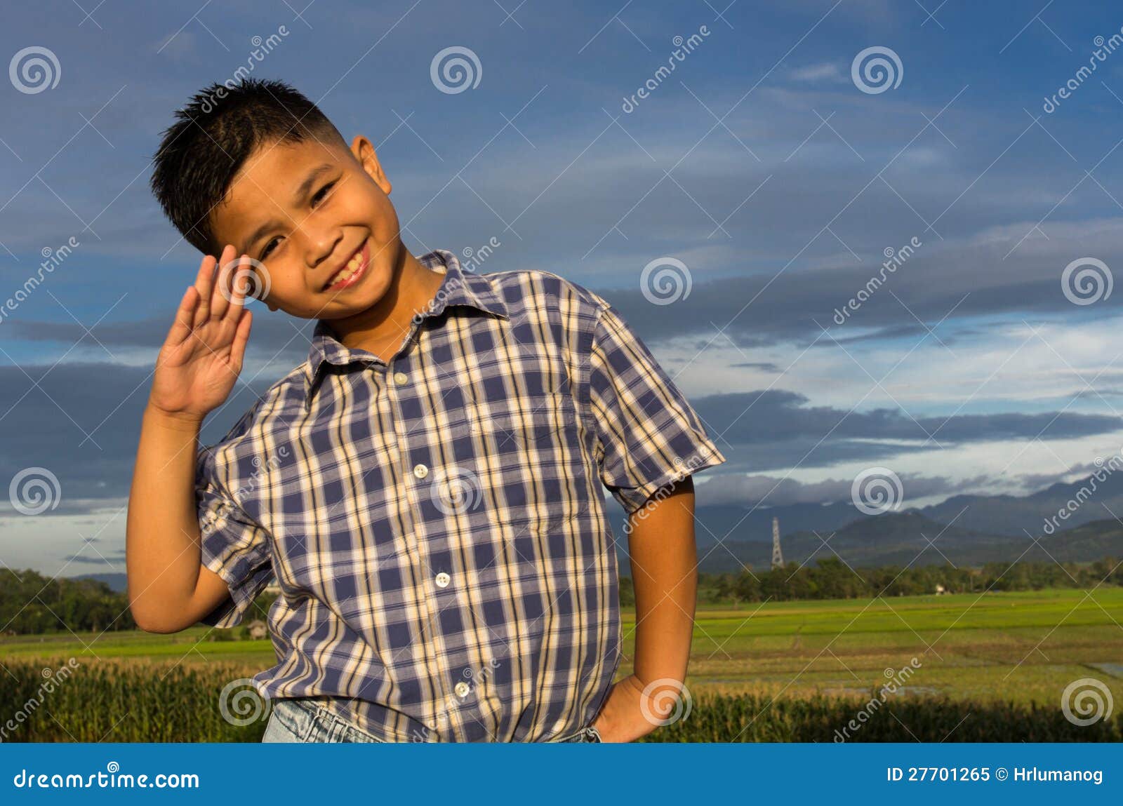 Bambino Sorridente Con Un Saluto Di Mano Immagine Stock - Immagine di ...