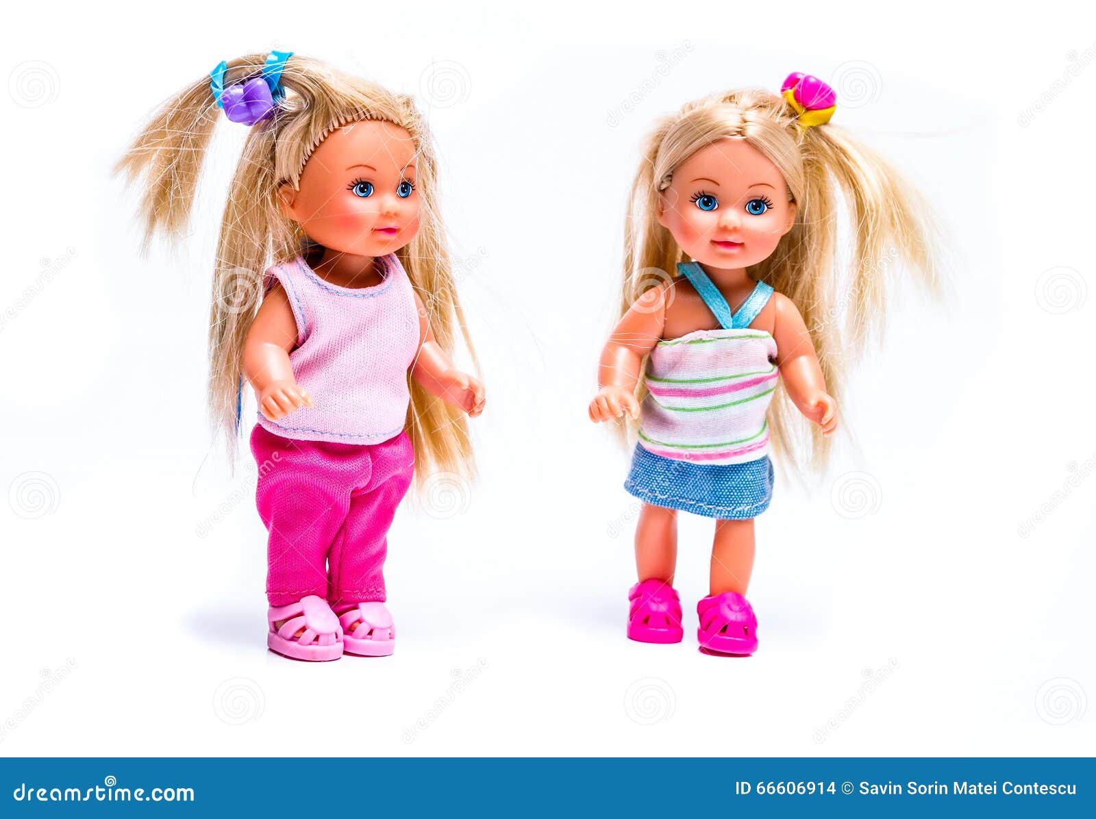 Bambole fotografia stock. Immagine di bambini, carattere - 66606914