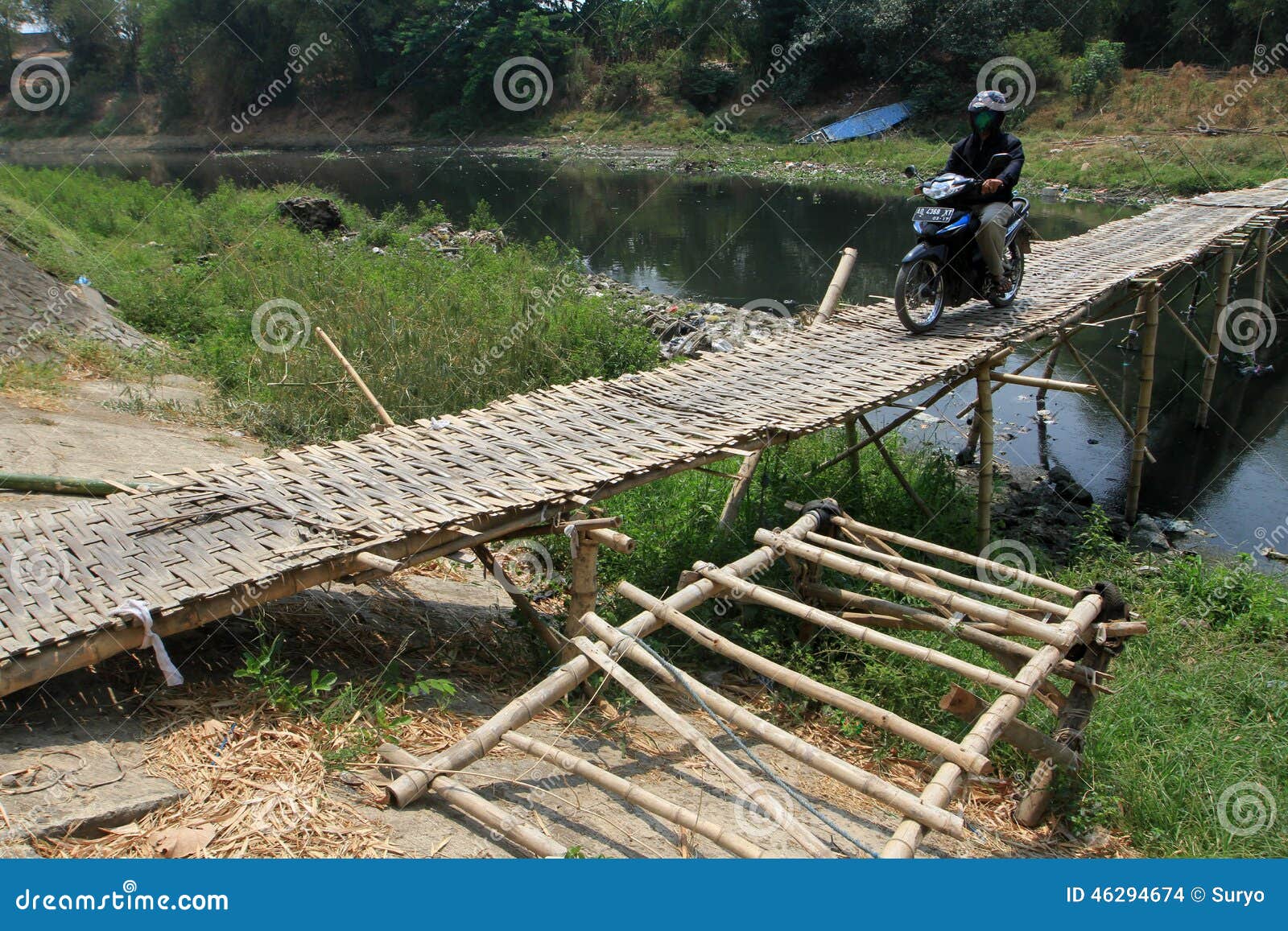 Bamboo bridge editorial stock image. Image of solo, residents - 46294674