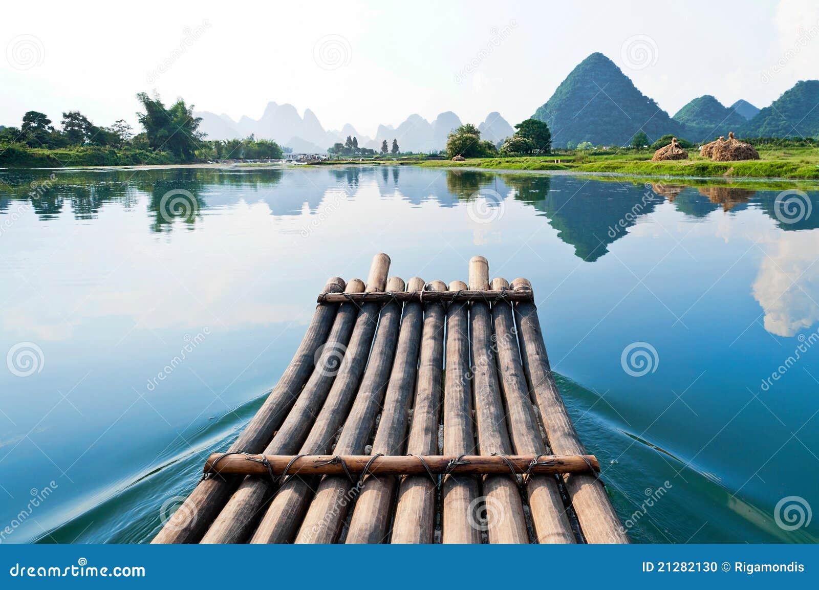 Bamboo Raft on Li River, China Stock Photo - Image of hill, river: 21282130