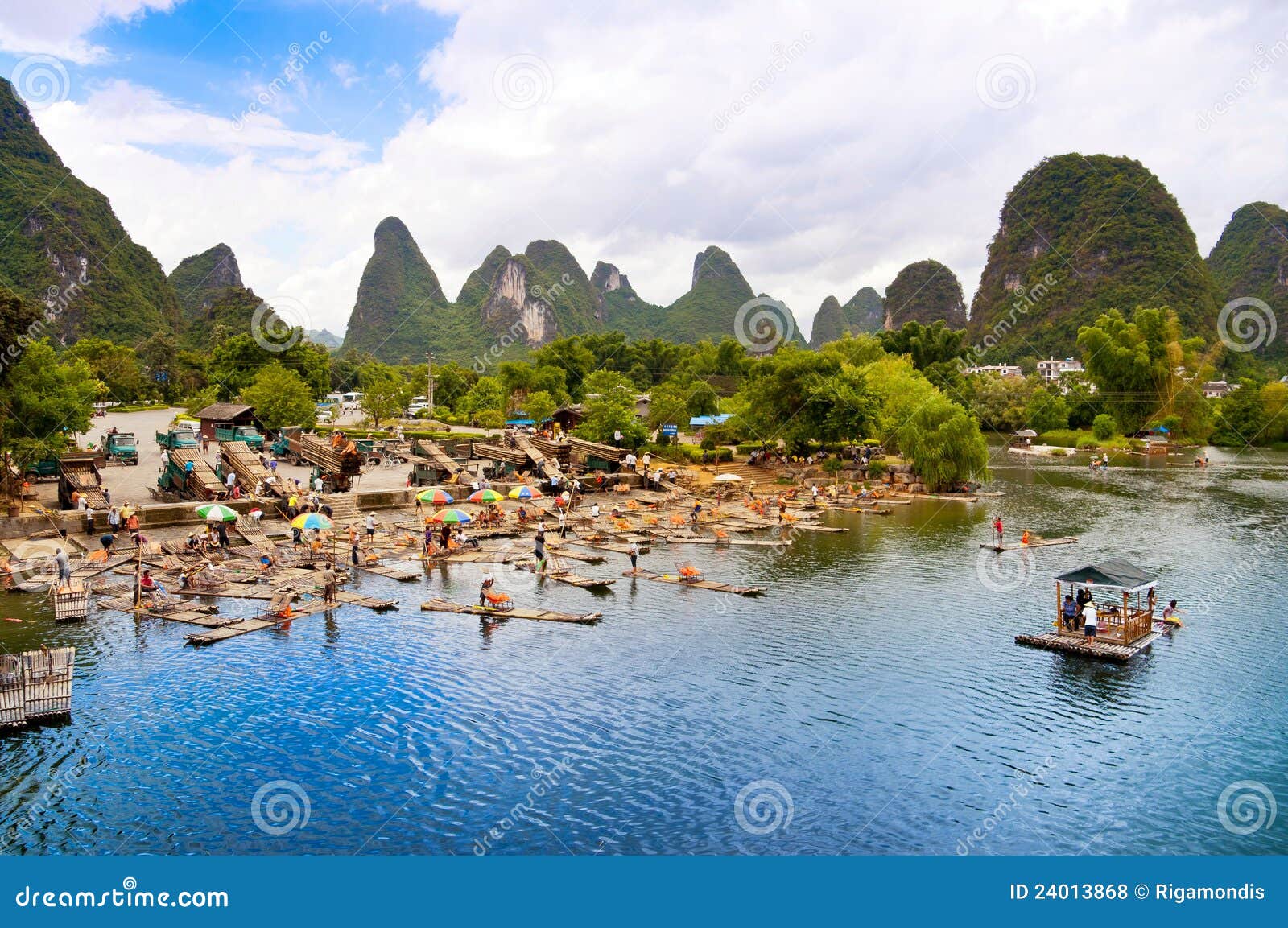 Bamboo Rafting in Yangshuo Li River Stock Photo - Image of boat, pier ...