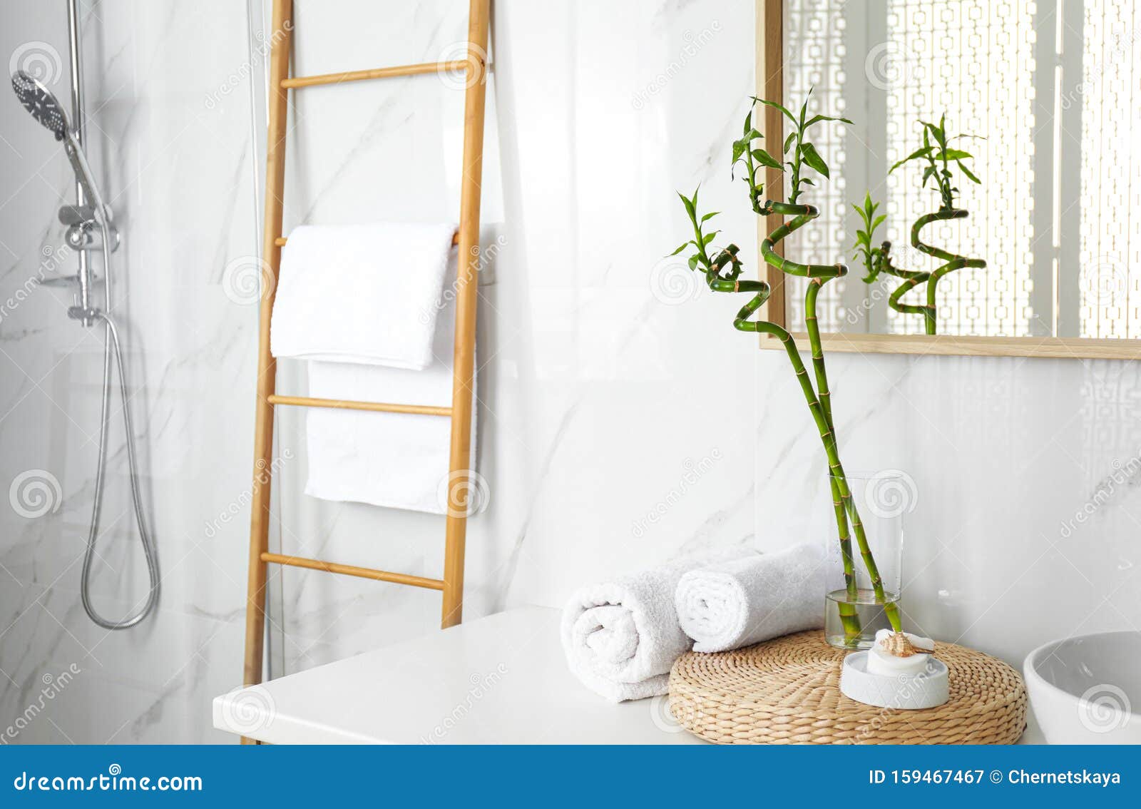Bambu Tropical Com Folhas No Interior Do Banheiro Imagem de Stock ...