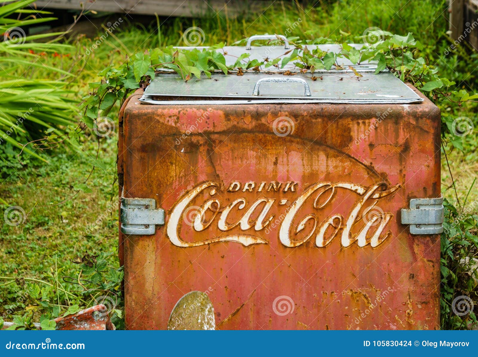 Bamfield BC Canada - August 06, 2017 Old Red Rusty Coca-Cola ...