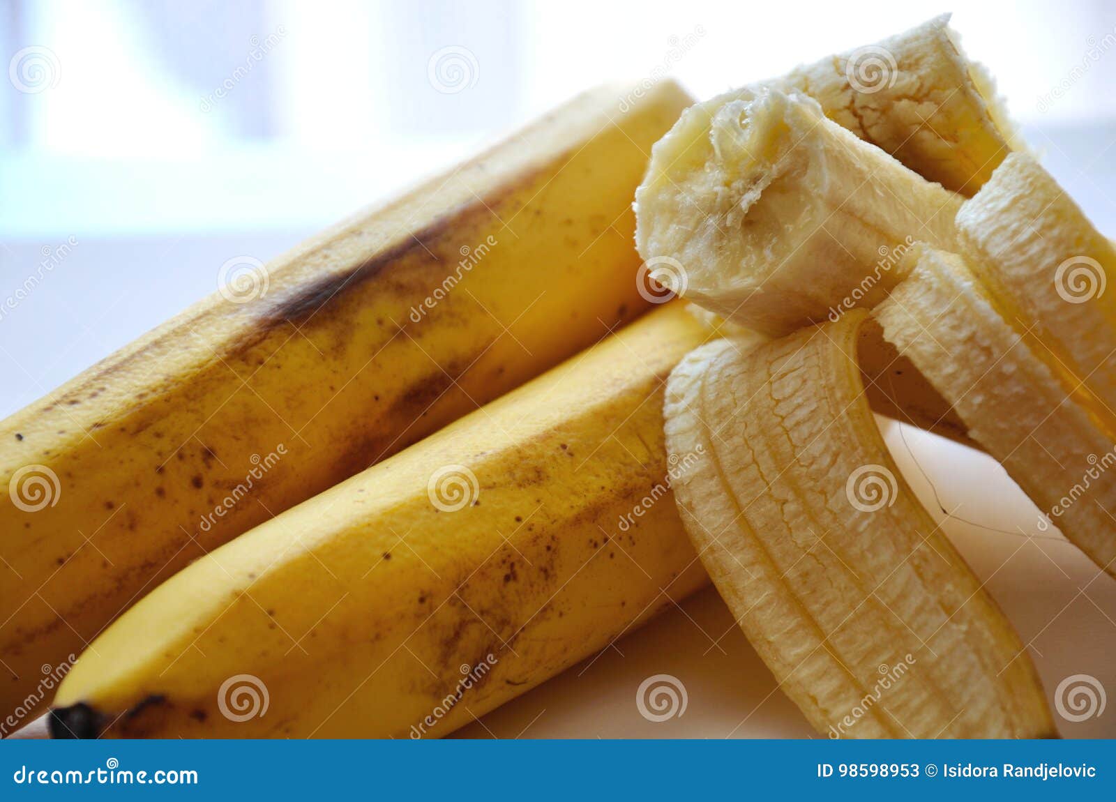 Banan obraz stock. Obraz złożonej z juiced, ścinek, ścieżka - 98598953