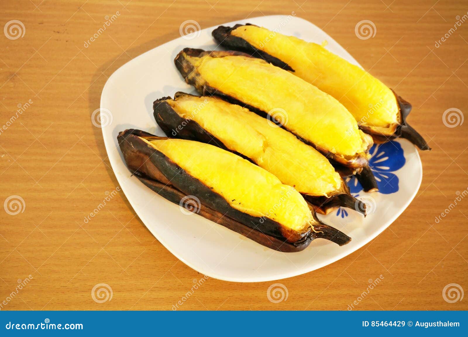 Banana De Prata Grelhada Deliciosa De Bluggoe Imagem de Stock - Imagem ...