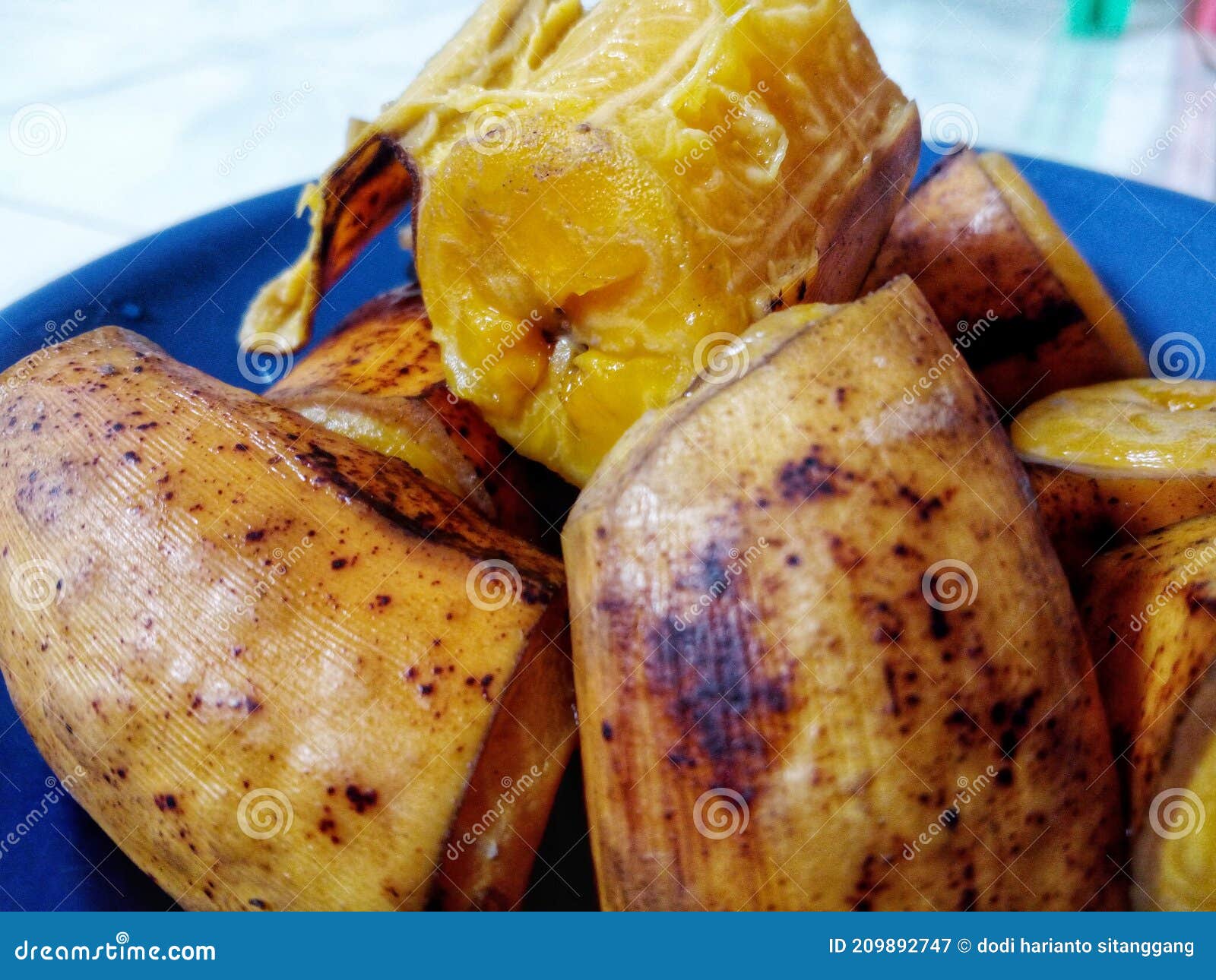 Banana Hervida Comida Tradicional Indonesia Imagen de archivo - Imagen ...